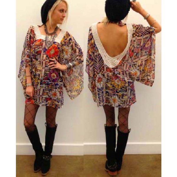 送料無料！Jen's Pirate Bootyのオフショルダーチュニック。ネイビーをベースにオレンジ、イエロー、グリーンなど様々な色合いが絶妙にマッチした、モロッコ柄のチュニックワンピースです。首周りにあしらわれたアイボリーのレースがポイン...