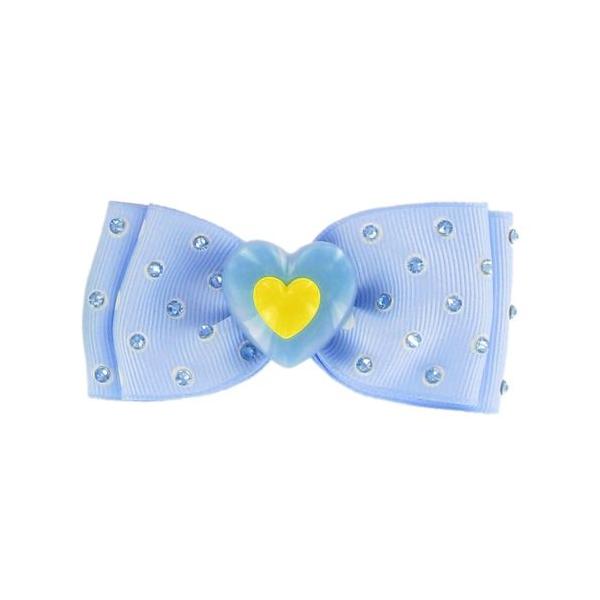 アメリカのセレブに大人気のアクセサリーブランドタリナタランティーノのヘアアクセ。ブルーのリボンの中央にハートをあしらい、ホワイトのドット柄の上にアクアカラーのラインストーンを配した、さわやかで涼しげな色合いのヘアクリップです。専用のオーガン...