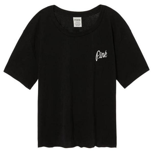 レビューを書いてメール便送料無料！ヴィクトリアズシークレットPINKコレクションのTシャツです。シックなブラックでバックプリントがポイント。フロントのワンポイントは刺繍です。LAのVictoria’s Secret正規店での買付商品です。サ...
