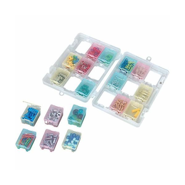 [特長]●着脱自在の透明小箱で何種類ものパーツ・小物を収納、整理、整頓できます。●透明小箱で中身が一目瞭然です。●薄型ブックタイプなので収納場所を選ばず、本棚にも収納可能です。[仕様]●色：青・ピンク・黄・透明●外形寸法(mm)間口：148...