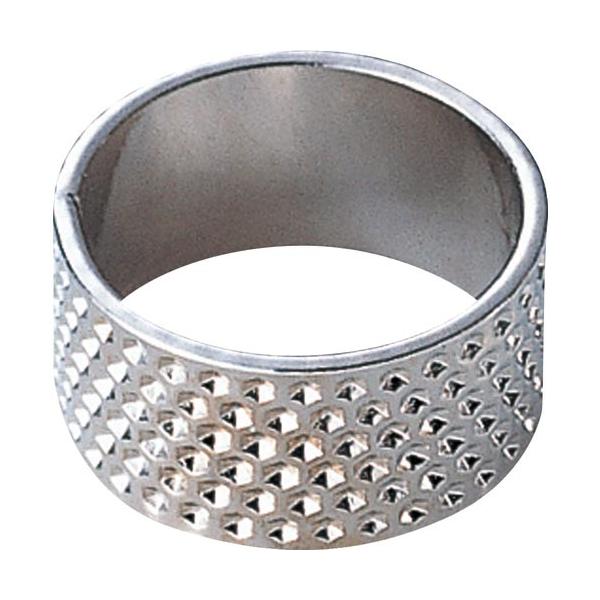 [特長]●針が通りにくい生地も楽に縫えます。●針の頭を指ぬきにあてて、親指と人差し指で軽くつかみながら針を持つと、きれいに早く縫えるようになります。[仕様]●内径(mm)：15.5●外径(mm)：17.7●金属製　内径15.5mm[材質／仕...