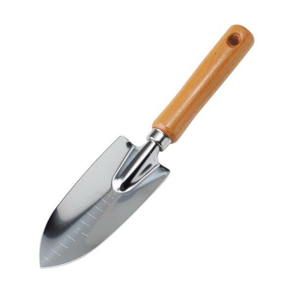 [特長]●目盛付きのため、深さを測るのに便利です。●頭部は熱処理を施しており、耐摩耗性に優れています。[仕様]●全長(mm)：285●刃先長(mm)：150●刃先幅(mm)：55[材質／仕上]●頭部：スチール（クロームメッキ仕上げ）●柄部：...