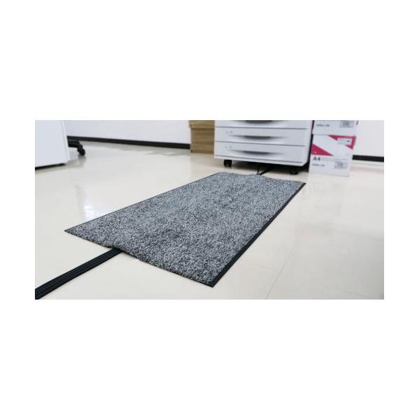 [特長]●施工不要で配線を保護し、安全な通路を確保できます。●裏面ゴムが滑り止め効果と耐久性を発揮します。●丸洗いもOK、長く使っても色褪せしません。[仕様]●ケーブル溝幅：約100mm●ケーブル溝高さ：約5mm●裏面は滑りにくい特殊合成ゴ...