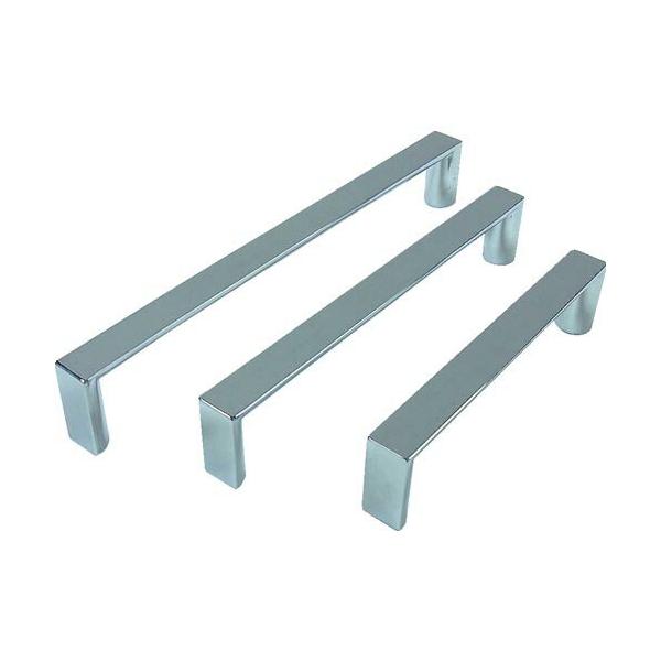 [特長]●デザインに優れた握りやすいハンドルです。[仕様]●全長(mm)：134●全高(mm)：25●径(mm)：12●ねじ寸法：M4×0.7●ねじ深さ(mm)：8●取付ピッチ(mm)：128●色：クローム●B1(mm)：12[材質／仕上]...