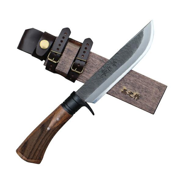 [特長]●携帯性抜群でキャンプにお勧めの剣鉈です。●ブレードは熟練職人が１本１本手作り鍛造、切れ味、耐久性に定評があります。●鞘は刀の鞘に使われ、耐久性に優れた朴木を使用、牛革バンド付です。[用途]●アウトドア、キャンプ、ブッシュクラフト、...