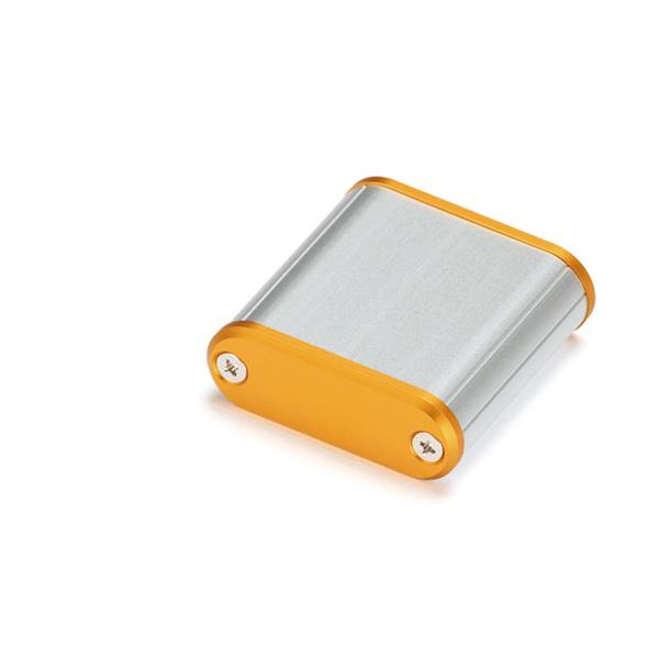 [特長]●デジタルオーディオアンプ、通信機器、ハンディータイプ測定器他、手で持ち運びする機器に最適です。[仕様]●色：シルバー/オレンジ●高さ(mm)：35●縦(mm)：140●横(mm)：130●ビス仕様:プラスビス[材質／仕上]●本体フ...