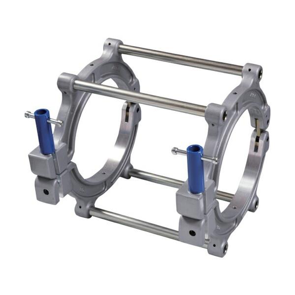 [特長]●ハンドル方向を改良する事で作業溝幅を約３０％削減しました。●作業方法は従来のままだから、溝掘り作業、溝戻し作業の時間短縮に役立ちます。[用途]●ポリエチレン継手とポリエチレンパイプを融着する際、対象材を固定するために用いる工具です...