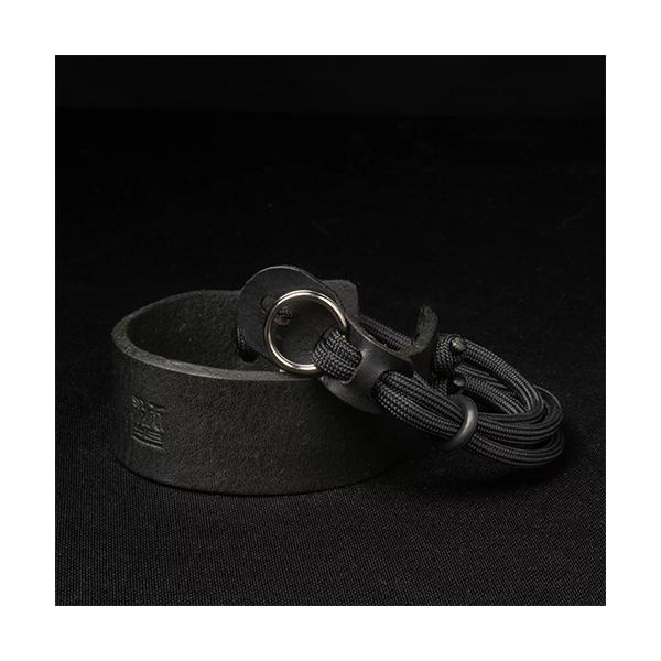 プレミアムレザーとパラシュートコードのクロスオーバーWOTANCRAFTのレザークラフトへの造詣とパラシュートコードが融合したカメラストラップの新機軸腕回りにしっくり馴染むレザーパーツに、取り回しに優れたパラコードをダブルステッチ