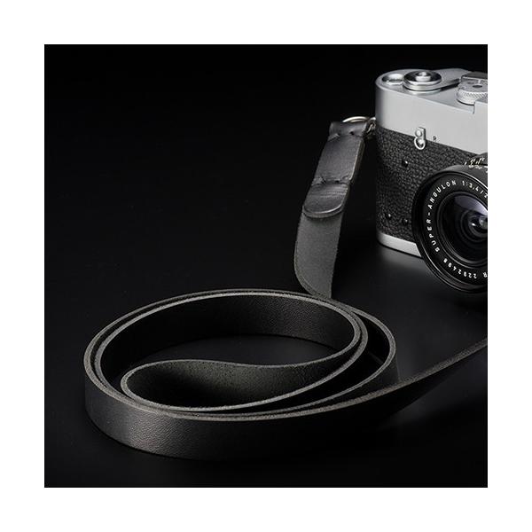【ROCK’N ROLL STRAP−Classic ＜オールブラック＞】 クラフトマンシップと高品質の素材に裏打ちされたロックンロールストラップClassicシリーズは、ビンテージ感にあふれ、静謐な空気感を漂わせる最高級のレザーカメラスト...