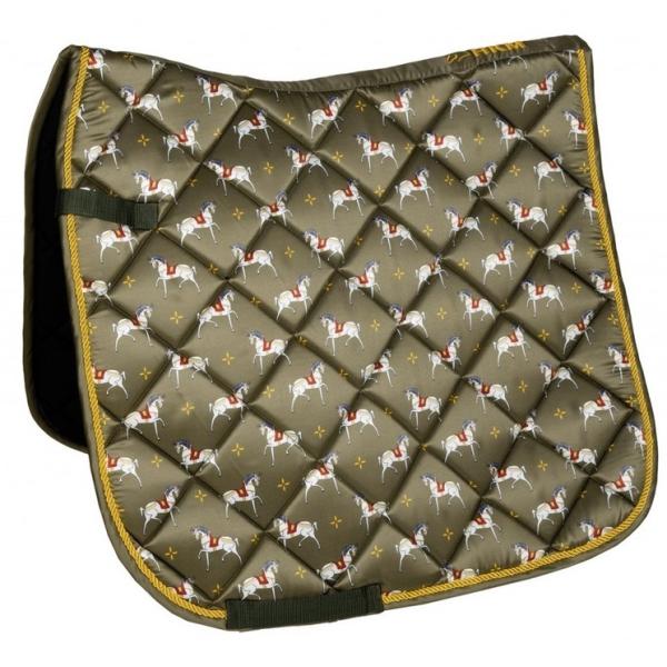 鞍別の障害・総合鞍用と馬場用の２種類あります。更にBabyアンダーゼッケンを使えば便利さ間違いなし！ふんわりした生地感と表面はつるっとしています。クラシックな馬柄のデザインがフランスの某ブランドスカーフをイメージさせます色はオリーブ、オレン...