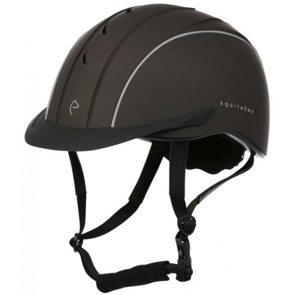 乗馬の安全は何よりも大切です。安全性に特化した正規の乗馬用品です。滑らかな外観で通気性も良く、さらに軽量設計で、長時間の使用でも頭部の負担を軽減します。ヘルメットのツバは小さめで全体的に浅めの小ぶりな設計落ち着いたブラウンのベースにグレーの...