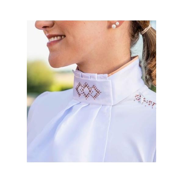 既に形が出来ている便利なアスコットタイ！馬場競技向けです。すでに首元にローズゴールドのライトストーンがついているのでタイピンなしでも華やかでドレープもできているのでとてもドッレーシー生地はサテンのような光沢がりツルツルですサイズ：ベルクロで...