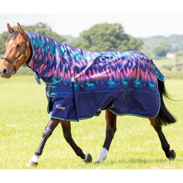 ナイロン素材の中綿ポリフィル200ｇぐっと冷え込む気温に最適なラグ。中綿200ｇなので厩舎出入口など常に解放された厩舎向けです。防水性と通気性に優れた600デニールのリップストップアウターでウォータープルーフなので厩舎での汚れやスレにも非常...