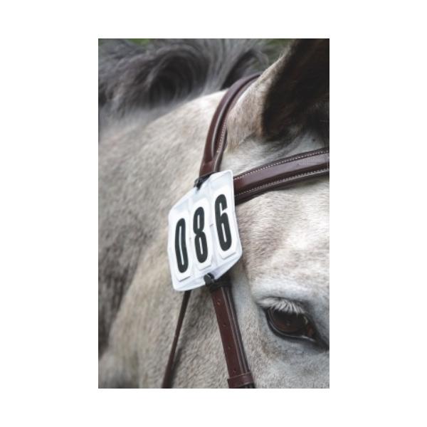頭絡やゼッケンに装着できるナイロン製のナンバーホルダー番号札付で折りたたみ式の3桁で開始番号は0から9までの数字を自由に設定、交換も簡単丸型なので馬にも安全です。風でなびきやすいので頭絡につけるときは目に入らないように注意が必要です色は透明...