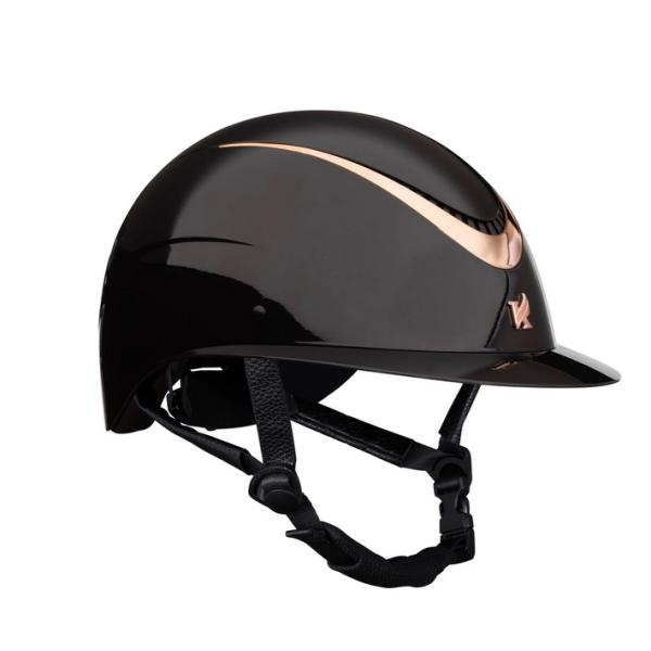 最先端テクノロジー搭載の最高級ヘルメットダイヤル調整式でフィット感を微調整できる最新モデルです。高光沢でコントラストのある光沢と楕円のフレームが顔だちをすっきりとみせてくれます。傷に強いカーボン素材で、ベンチレーションシステムと衝撃を吸収す...