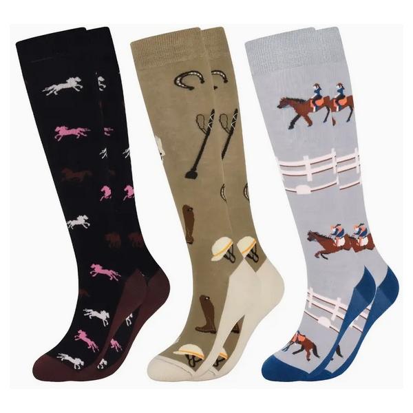 ３足セットのライディングソックス は乗馬スタイルには欠かせない定番のハイソックスです。素材には、快適な履き心地を保つための柔らかい生地を採用しており、長時間の乗馬で足の疲れを軽減します。薄めの生地サイズはEU35-38約23〜24.5ｃｍの...