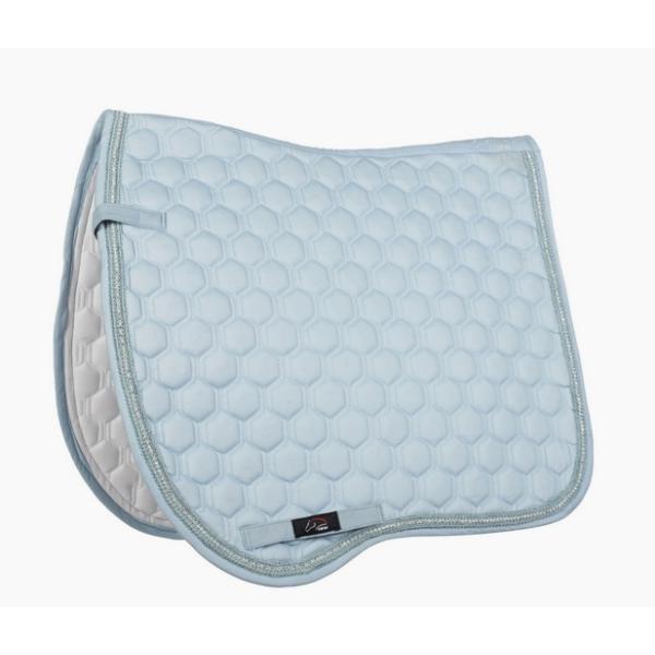 はやりの優しいアニュイカラー！シンプルなキルティング素材でしかも裏生地はメッシュ加工なので通気性がよくで熱がこもりにくいです。生地も薄めなので洗濯しやすいです。特に夏場の馬の背にゼッケンが張り付くのを軽減してくれます。さらに馬の背にフィット...