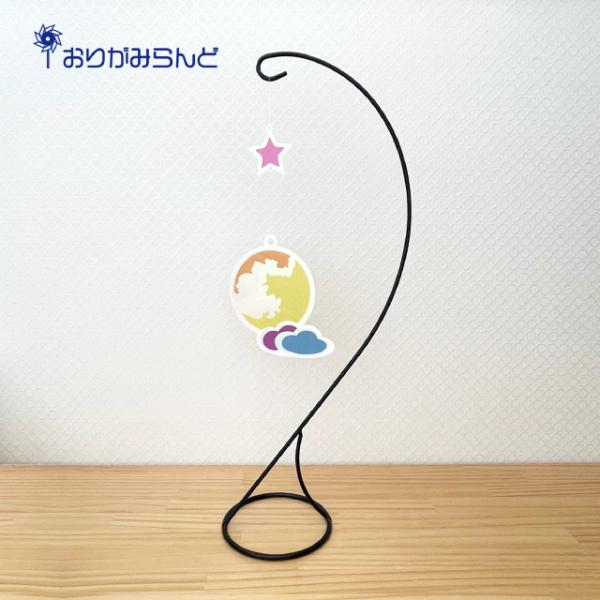 ステンドグラス風　きらめきモビール　スーパームーン　モビールの手づくりキットとおりがみがセットになりました。透明性のあるおりがみが光を綺麗に通しお部屋のインテリアアクセントに。おりがみはポリエステル製なので水に強く丈夫です。台紙にスリットが...