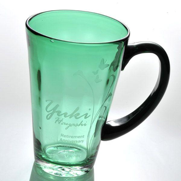 名入れ プレゼント ビア ジョッキ 結婚祝い 誕生日 内祝綺麗なカラーにひとめぼれ！内被せ（宙吹き十型吹き）製法と呼ばれる独特な技法でひとつ一つ丹念に作り出される手作り硝子です。カラフルな色のハーモニーがライフスタイルをお洒落に演出してくれそう！