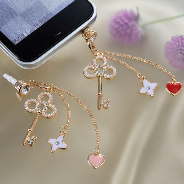 名入れなし プレゼント スマートフォン モバイルアクセサリー キラキラ 店長ひとめぼれの女性らしいモバイルアクセサリーです。耳元でゆらゆら揺れるチャームが女っぽく演出してくれます■モバイルジャック：ゴールドベース■カラー：ピンク・赤【諸注意...