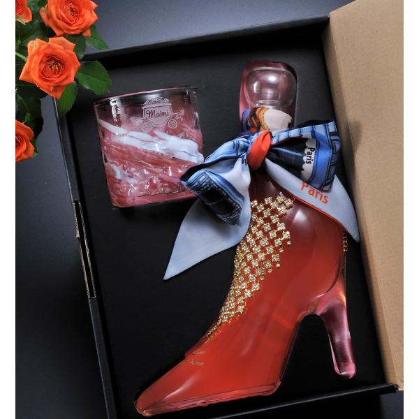 【発売日：2018年09月01日】飲んでも美味しく、飲み終わった後は飾ってもステキなガラスの靴です。首元には無料でブレスレットとしても使える　素敵なチェーンとリボンスカーフをあしらって女性らしく豪華にドレスアップした仕上がりでお渡しいたしま...