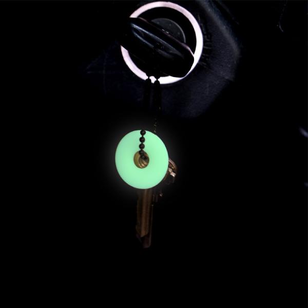 暗闇で光る目印になる畜光マーカー♪アフターバーナー グローリングは、太陽光、スマートフォンのライト等様々な光源から蓄光することができるリングパーツ5個セットです。 キーリングやジップに付けることで暗い状況でも素早く認識することができます。ア...