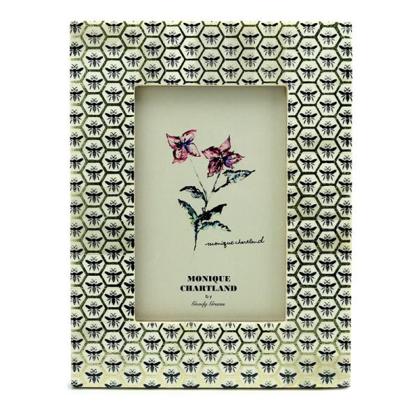 人気シリーズ プレゼントにもおすすめなおしゃれ写真立て♪goody grams グッディグラムス ボーン フォトフレーム 写真立ては、インドの民芸品として伝わる動物の骨のフォトフレームです。蜂の絵が描かれた存在感のあるフレーム。そのまま飾っ...