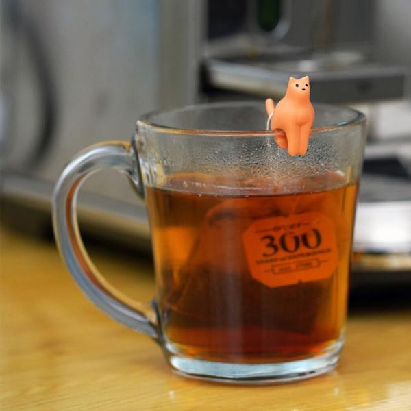 かわいい猫がティーバッグの紐を持ってくれる便利グッズ♪Kikkerland キッカーランド キャット ティーバッグ ホルダーズは4匹の猫がしっぽでティーバッグを支えてくれるティーバッグホルダー。リサイクル可能で環境にやさしい素材であるTPE...