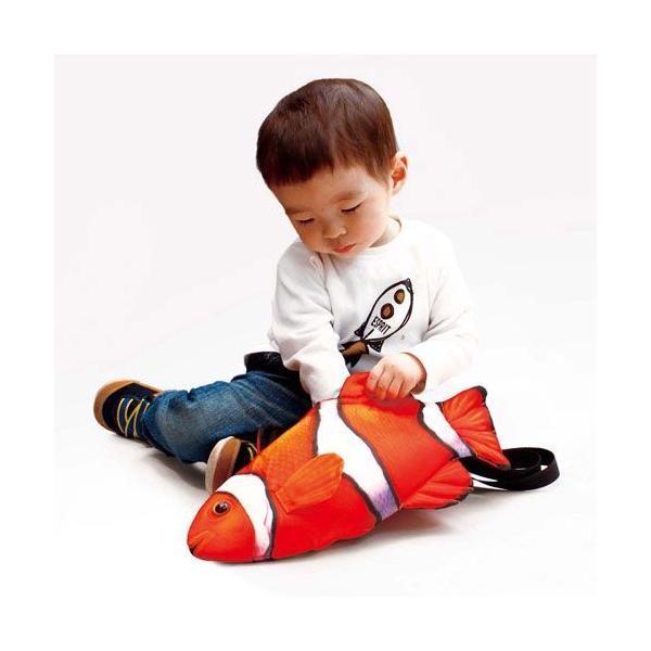 子供はショルダーバッグに大人はクラッチバッグとしても使えます♪フィッシュバッグ クマノミは、細かい特徴まで再現しており、魚好きだけとは言わず気になる子供用鞄・キッズ用ショルダーバッグです。子供がお魚を背負って歩いている姿はとても可愛く、微笑...