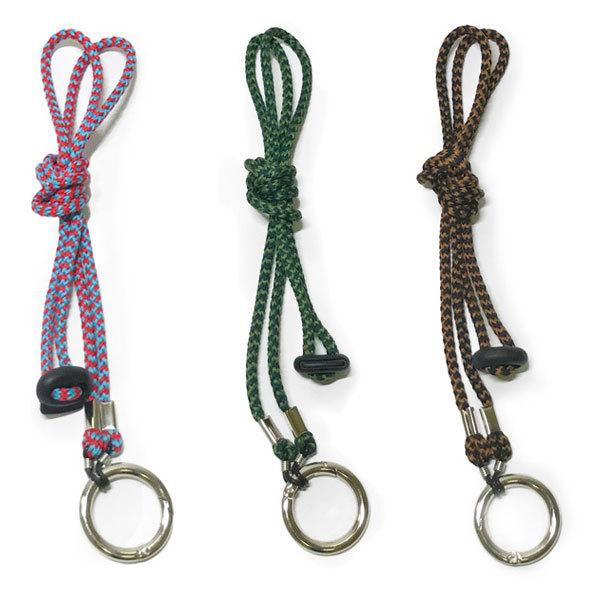 いろいろな使い方ができるマルチストラップ♪組み紐 ホルダーは、キャンプなどで使用するパラコードを使用した組み紐でメガネーホルダーとしてご利用頂けます。両端のわっかにメガネを通せば、首からメガネをぶら下げることができます。メガネケースに収納す...