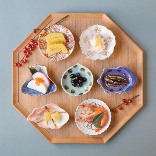 ギフトパッケージでプレゼントに最適なおしゃれでかわいい豆皿♪amabro MAME 豆皿は、日本の食文化には欠かせない昔ながらの豆皿にamabro の表現を施した豆皿です。 ユニークな形状と金の上絵が食卓のアクセントとなり、食事シーンを華や...