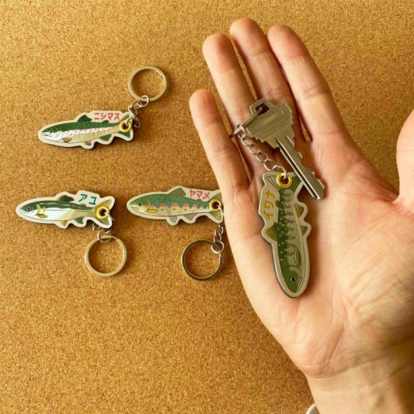 昭和レトロ感のある魚モチーフのキーホルダー♪インストゥルメンタル マウンテンストリームフィッシュキーホルダーは渓流魚をモチーフにしたキーホルダーです。デザインは人気の渓流魚、アユ、イワナ、ニジマス、ヤマメの4種類です。カタカナの文字にもこだ...