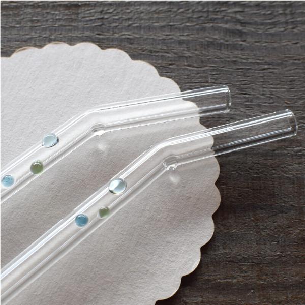 　　　飲み物を口にしたときに味や香りを損なわず、なめらかな口当たりに。煮沸洗浄可能で衛生的に繰り返しご使用いただけます。商品名：ガラス製ストローセット内容量：ガラス製ストロー(カーブ）２本、そうじ用ブラシ（付属品）仕様：日本製 素材：耐熱ガ...