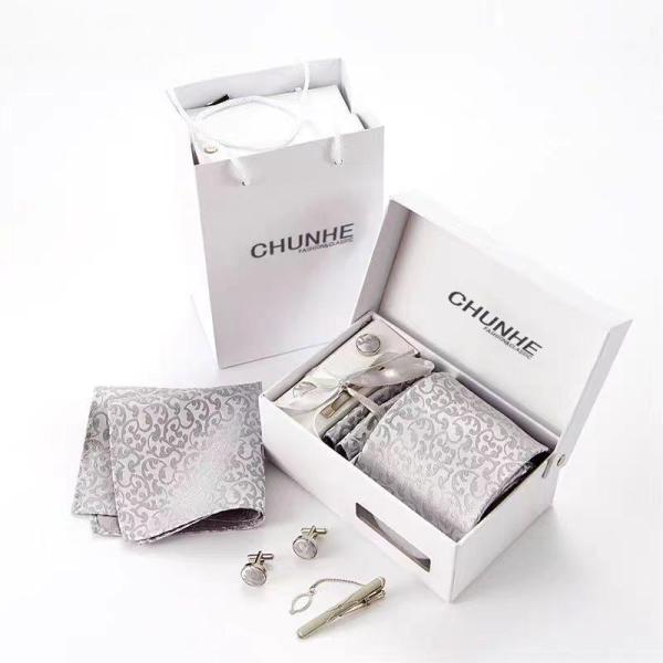 メーカー希望小売価格はメーカーカタログに基づいて掲載しています。  ネクタイ -ネクタイピン -ポケットチーフ -カフスボタンがセットになった4点セット ネクタイ -ネクタイピン -ポケットチーフ -カフスボタンがセットになったとてもお得な...