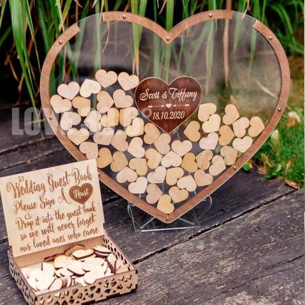 商品説明・木製ハートチップ60枚入りのウェディングドロップスです。・ウェディングドロップスは海外ウェディングにおいてもの演出アイテムです。・ゲスト参加型の新しいかたちのゲストブックです。・挙式後にはインテリアとして飾ることができるのも楽しみ...