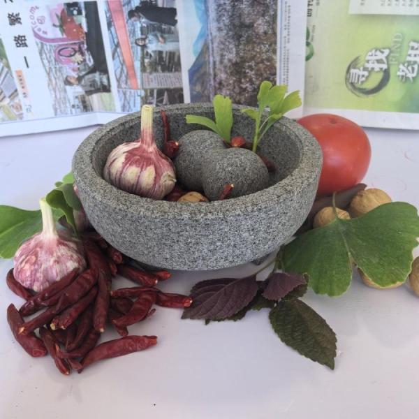 ここにフレーバーが隠れています：伝統的な石臼と乳棒は、スパイス、ハーブ、コーヒー、ニンニクなどの自然なフレーバーとアロマを放出するための最良の方法でした。サルサ、スープベース、ワカモレフードをたたきます。滑り止めの粉砕：この乳鉢と乳棒のセッ...