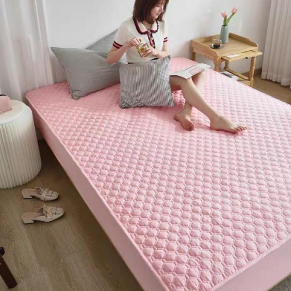 素材/材質 ポリエステル寝具のサイズ ダブル ：150x200cm（1枚）商品詳細 ◆中綿入り保温効果を高めるために表面と裏面の中にはポリエステルの繊維で作られた綿が詰められています。ふわふわで暖かいです。◆極柔な肌触りピーチスキン加工しっ...