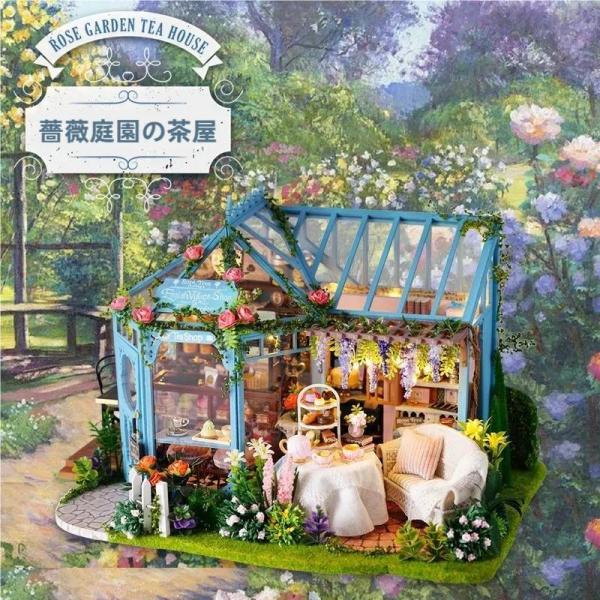 本商品はミニチュアのドールハウスの手作りキットになります。インテリアにも最適な、薔薇が咲き誇るティーハウスのドールハウスです。シャビーなブルーの外観と薔薇、店内のケーキの調和が美しい。箱・説明書は中国語で書かれていますが、図解されていますの...