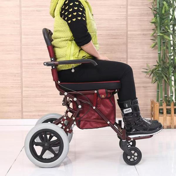 シルバーカー 老人用 手押し車 折りたためる フットペダル付き 高齢者 買い物カート 便利グッズ おしゃれ 歩行介助 補助具 散歩 座面付き ブレーキ付き商品説明大容量のバッグや疲れた時に腰掛けることができる座面など、高齢者の方に嬉しい要素...