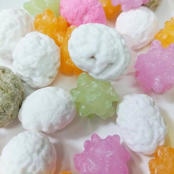 こんぺいとう　と　ごしきまめが楽しめてうれしいなつかしい和菓子名称:菓子内容量:(８００グラム【目安として約３６８粒】 )×1袋原材料名:金平糖：砂糖（国内製造）/着色料（紅花黄　クチナシ　赤ビート　アナトー　カロチン　五色豆：砂糖　大豆（...