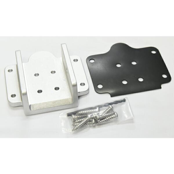 【スペック】●セット内容:ベース・ドリル・ゴムパッキン・ボルト8本●ベースサイズ:114×120×43mm※セットピンは別売となります※【商品詳細】ベースを船べりの竿を出したい位置に取付けておくことで、脱着可能な竿受部をセットすることができます。