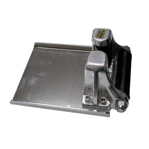 ■三方ローラーの設置場所を前方に延長したい場合に便利な、ステンレス製のベースです。■ステンレス三方ローラ、アルミ三方ローラー、どちらにも対応しています。■ボートへの設置用の取り付け穴は開いていません。■サイズ176ｘ200mm