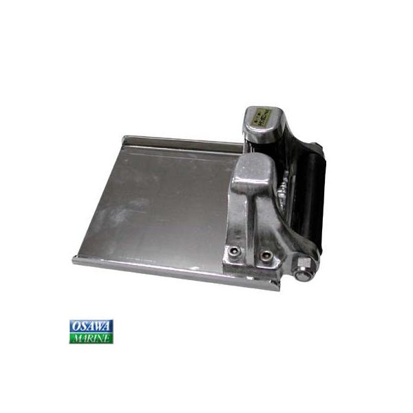 ■三方ローラーの設置場所を前方に延長したい場合に便利な、ステンレス製のベースです。■ステンレス三方ローラ、アルミ三方ローラー、どちらにも対応しています。■ボートへの設置用の取り付け穴は開いていません。■サイズ228ｘ200mm