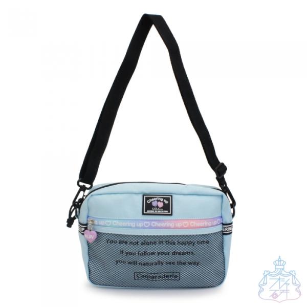 商品説明:虹色グラデーションのファスナーとハートの飾りがかわいいショルダーバッグ。■本体開閉部分：ダブルファスナー■ポケット：外ポケット×１／内ポケット×２■ショルダー紐：長さ調節可能、取り外し可能＝＝＝＝ショルダーバッグ　子ども　斜め掛け...