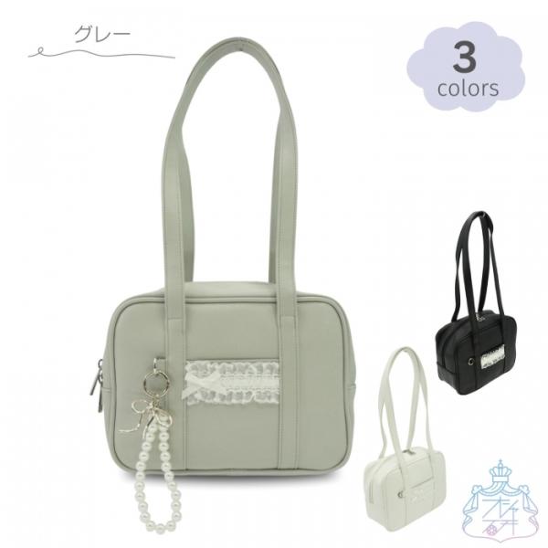 商品説明:正面のポケットに付いたレースのリボンがかわいい小さめのボストンバッグです。■メイン開閉部分：ダブルファスナー■外ポケット×1、内ポケット×1■パールチャームは取り外し可能＝＝＝＝　バッグ　ボストンバッグ　ミニボストン　小学生　中高...