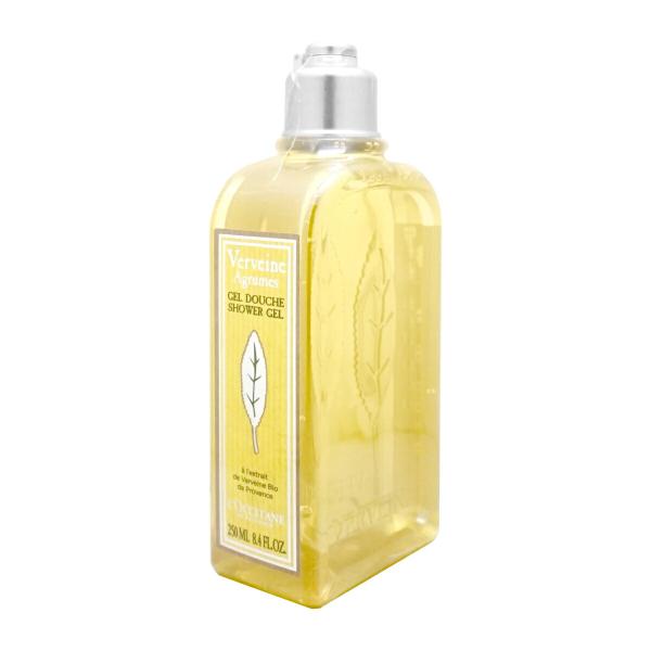 VERBENA SHOWER GEL汗ばむ季節のバスタイムにもぎたてフレッシュな爽快感を！シルバーヴァーベナ香るフレッシュな泡が、夏の暑いシャワータイムを楽しく爽やかに。植物由来の洗浄成分が肌を優しく洗い上げます。