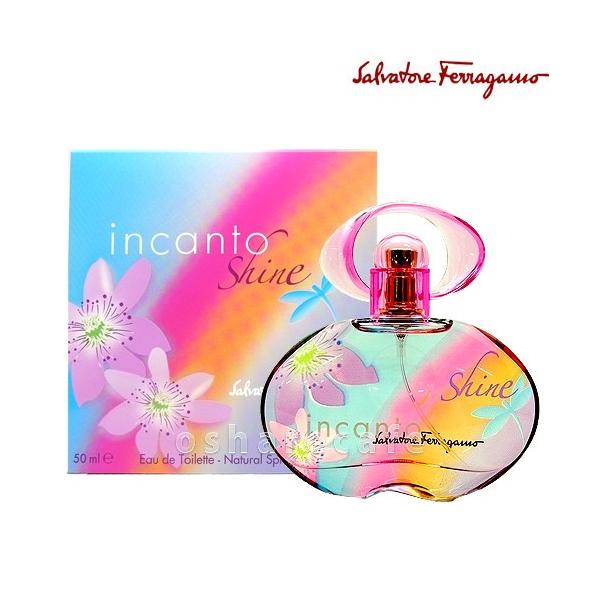 トップのパイナップル、パッションフルーツから、ミドルのフリージア、ピーチへと続き、ラストのシダーウッド、アンバーに包まれます。