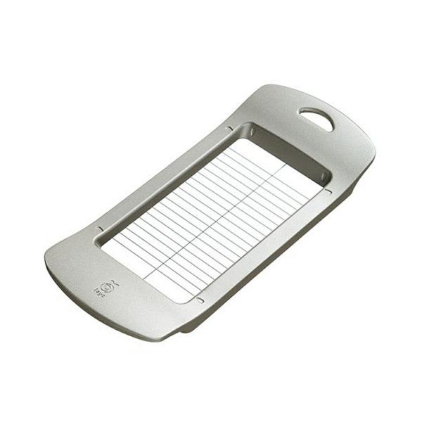 頑丈な造りで業務用のバター（450g）もラクラク切れるバターカッターの決定版！アルミ合金フレームの頑丈な本体と剛性を高めたステンレスワイヤー。モデルチェンジと改良を重ねた結果、ワイヤーが切れたり破損したりのトラブルはありません。200gのバ...