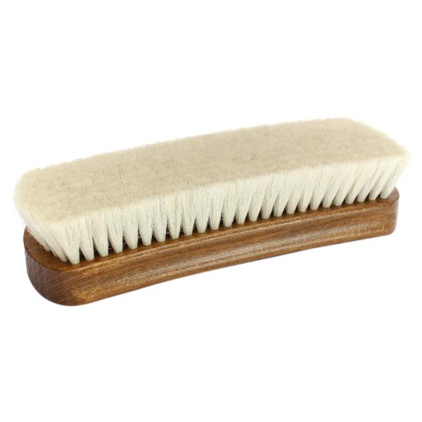 細くて非常に柔らかい山羊毛を使用したブラシです約170mmｘ約50mm（もち手部分）デリケートな革やエナメル革に使用できます鏡面仕上げの靴にも使用できます。