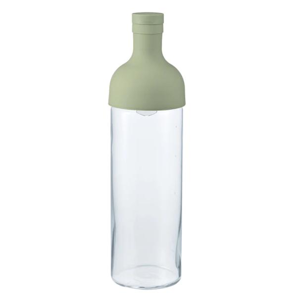 ワインボトル型の水出し茶ボトルワインのように食事の時に水出し茶を愉しんでいただきたいという思いからできた、ワインボトル型のフィルターインボトル。注口部分にフィルターがセットされているのでそのまま注げます。